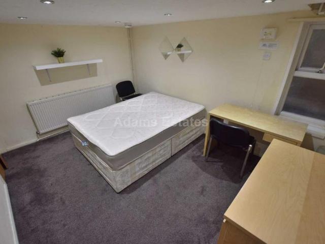 6 bedroom townhouse to rent