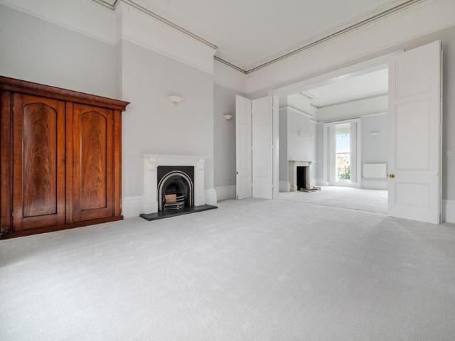 6 bedroom townhouse to rent