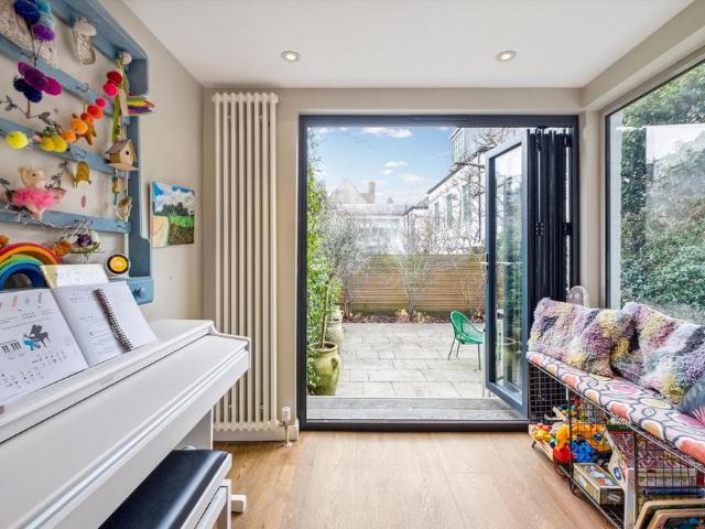 6 bedroom townhouse to rent