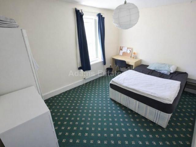 6 bedroom townhouse to rent