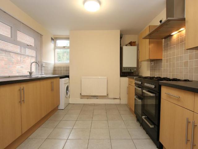 6 bedroom townhouse to rent