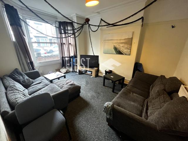 6 Bedroom Terraced