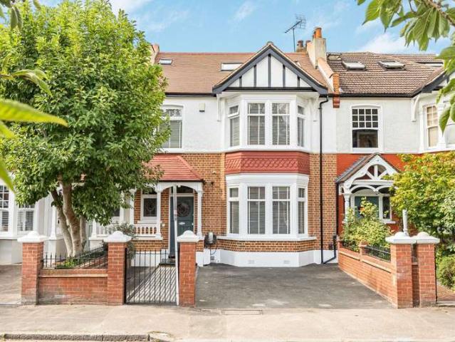 6 Bedroom Terraced House
