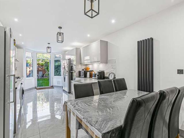 6 Bedroom Terraced House