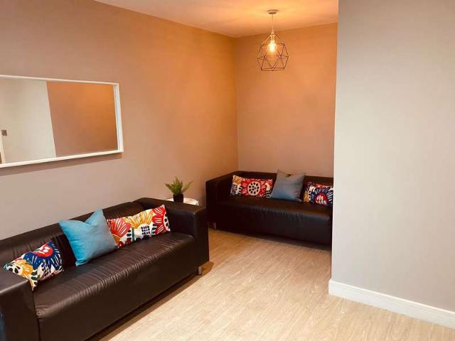 6 Bedroom Terraced House