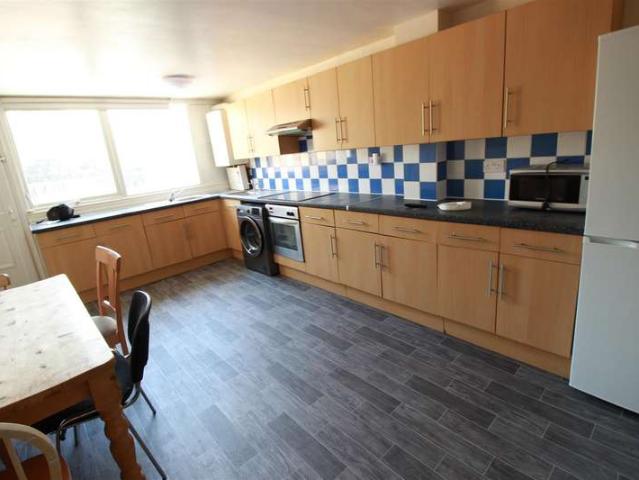 6 Bedroom Terraced House