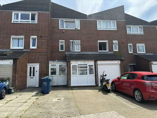 5 Bedroom Terraced House