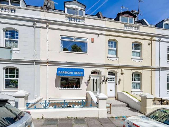 6 Bedroom Terraced House