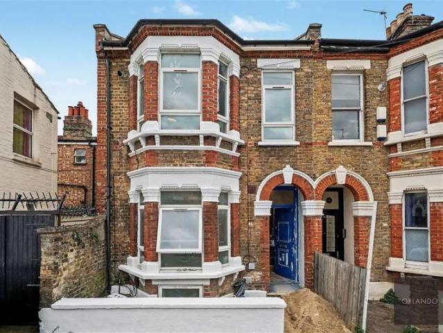 6 Bedroom Terraced House