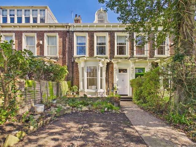 6 Bedroom Terraced House