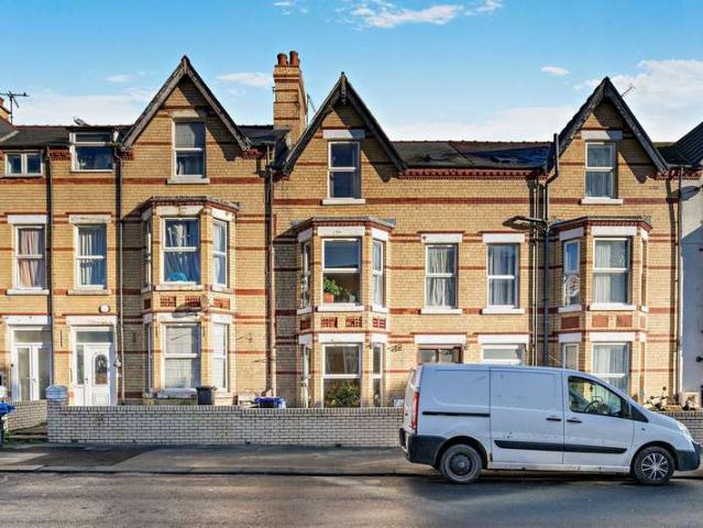 6 Bedroom Terraced House