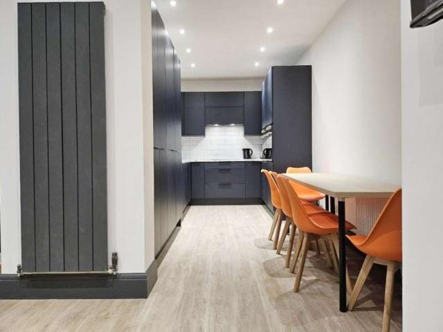 6 Bedroom Terraced House