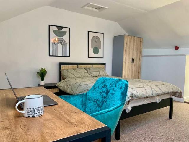 6 Bedroom Terraced House