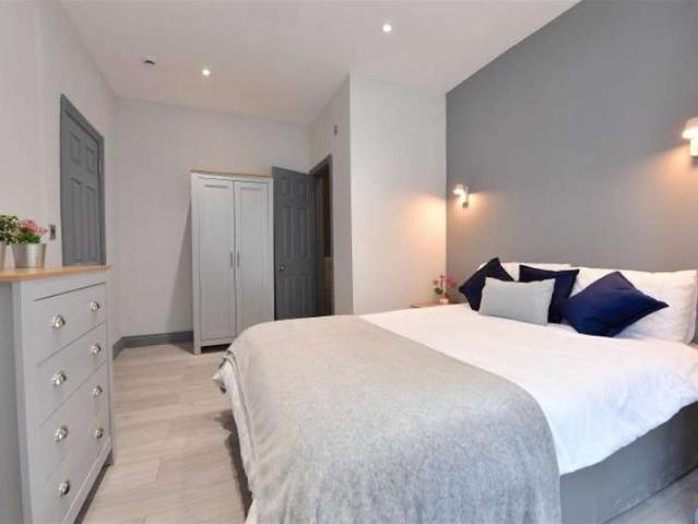 6 Bedroom Terraced House