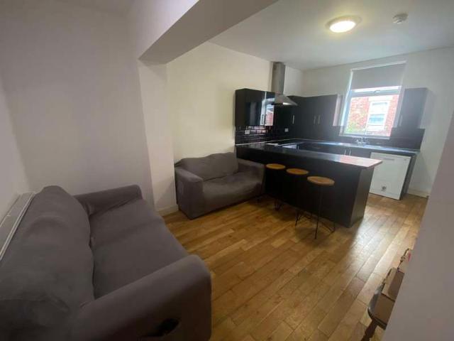 6 Bedroom Terraced House