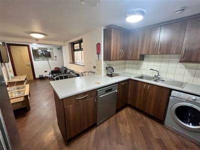 6 Bedroom Terraced House
