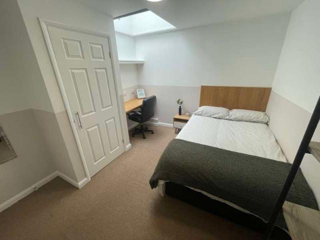 6 Bedroom Terraced House