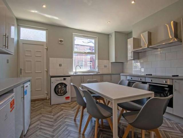 6 Bedroom Terraced House