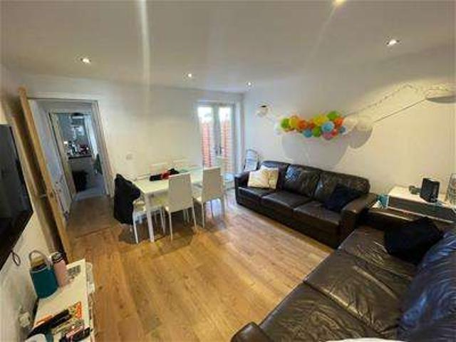 6 Bedroom Terraced House