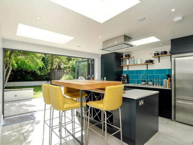 6 Bedroom Terraced House