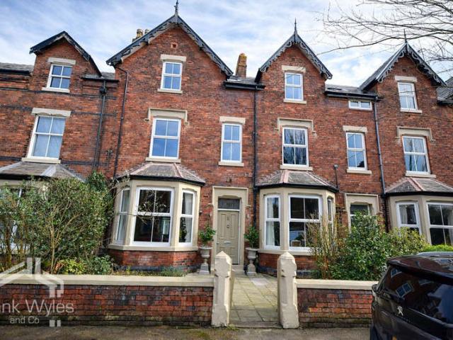 6 Bedroom Terraced House