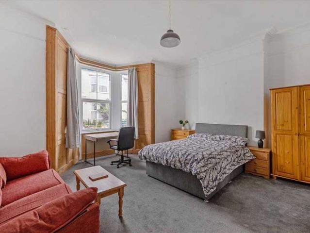 6 Bedroom Terraced House