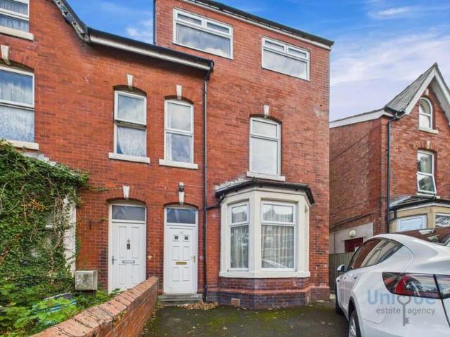 6 Bedroom Terraced House