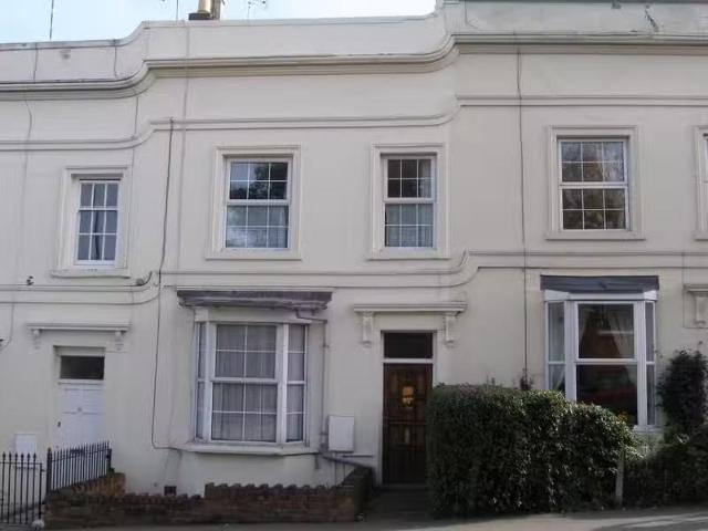 6 bedroom terraced house for rent in 13 Tachbrook Road. Leamin.