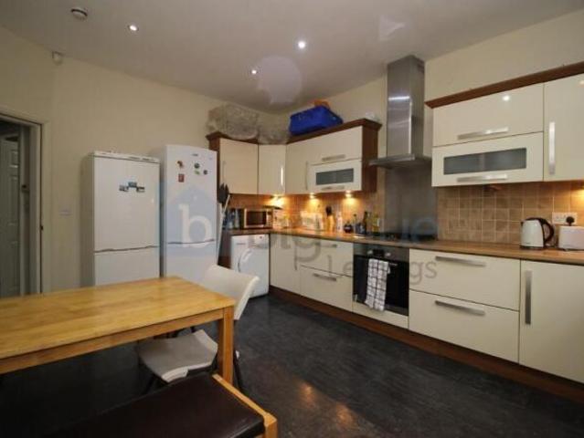 6 bedroom terraced house for rent in 15 Chestnut Avenue, Leeds, West Yorkshire, LS6