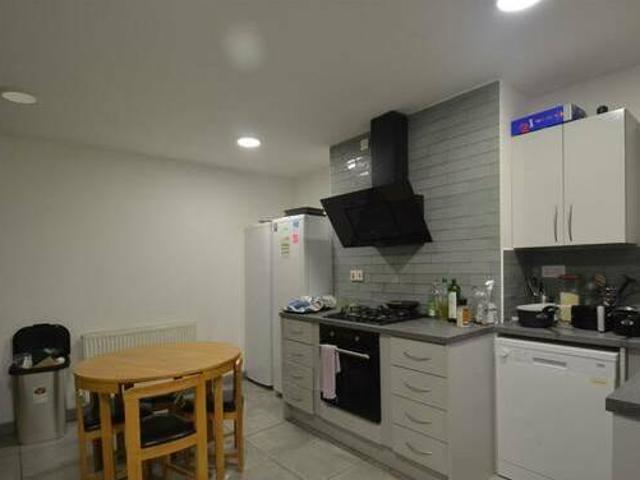 6 bedroom terraced house for rent in 2023 2024 ACADEMIC YEAR Good Size 6 Double Bedroom Student Hous