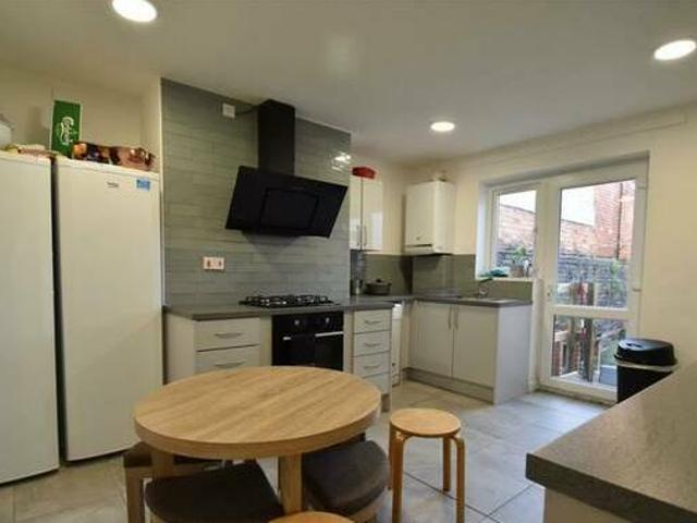 6 bedroom terraced house for rent in 2023 2024 ACADEMIC YEAR Good Size 6 Double Bedroom Student Hous