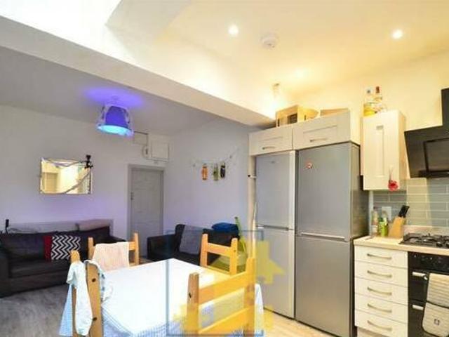 6 bedroom terraced house for rent in 2023 2024 ACADEMIC YEAR Stunning 6 Double Bedroom 2 Bathrooms