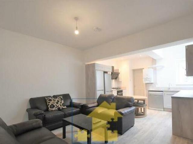 6 Bedroom Terraced House For Rent In 2 Bathrooms Student House