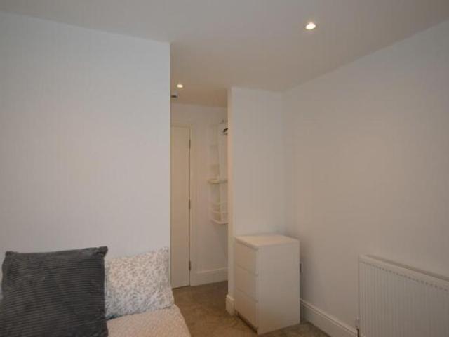 2 bedroom house share for rent in 78 Hannan Road, L6