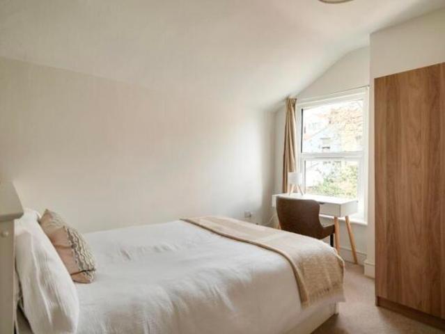 6 bedroom terraced house for rent in Cottrell Road, Bristol, BS5