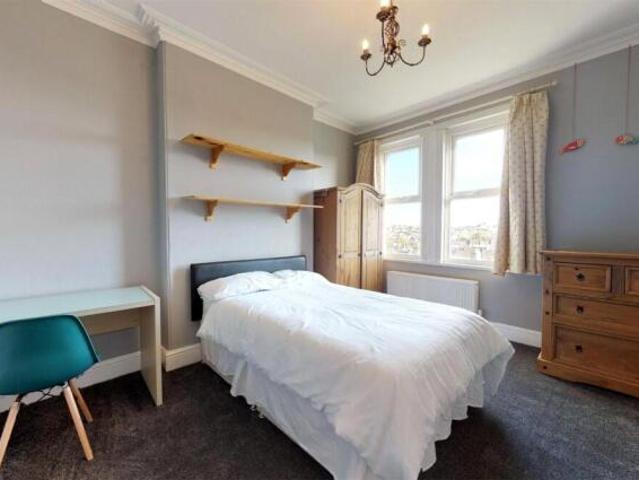 6 bedroom terraced house for rent in College Avenue, Plymouth, Devon, PL4