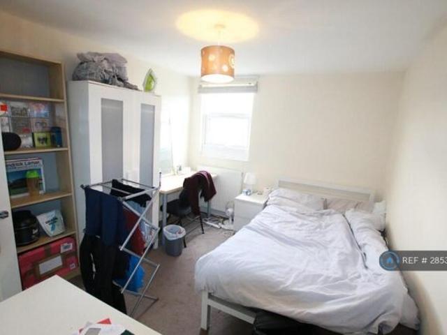 6 bedroom terraced house for rent in College Road, Reading, RG6