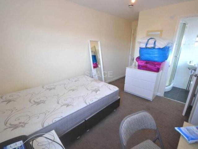 6 bedroom terraced house for rent in College Road, University, Reading, Berkshire, RG6 1QB, RG6