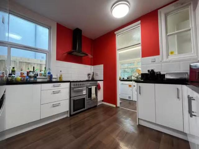 6 bedroom terraced house for rent in Colum Road, Cathays, CF10