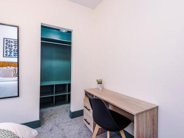6 bedroom terraced house for rent in Conference Road, Leeds, LS12