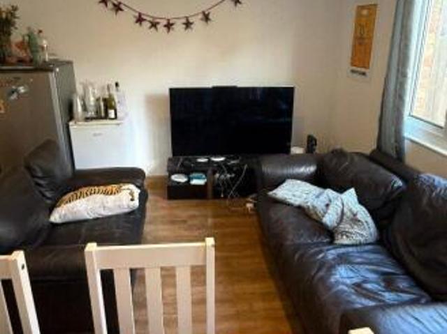 6 bedroom terraced house for rent in Corporation Street, London, N7