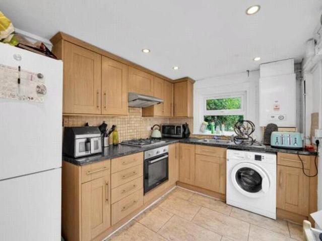 6 bedroom terraced house for rent in Calverley Grove, London, N19