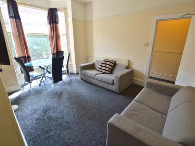 6 bedroom terraced house for rent in Cardigan Road, Leeds, LS6