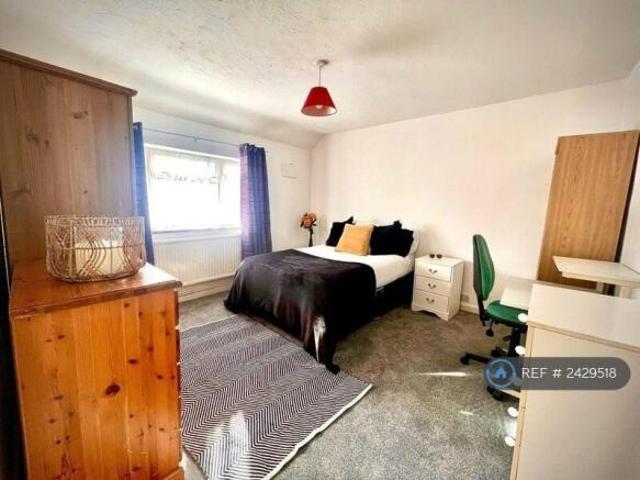 6 bedroom terraced house for rent in Cedar Way, Guildford, GU1