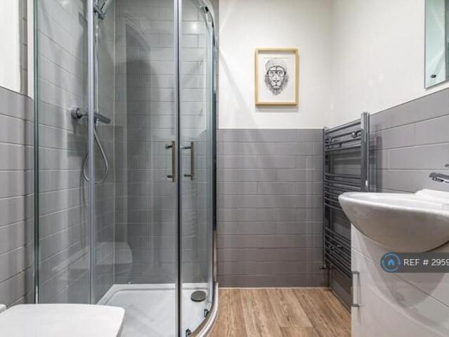 6 bedroom terraced house for rent in Chalkwell Road, Sittingbourne, ME10