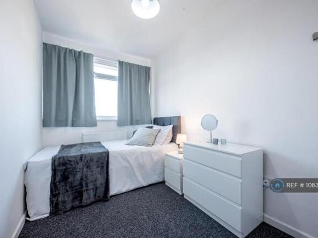6 bedroom terraced house for rent in Chertsey Close, Luton, LU2