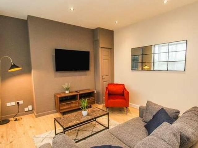 6 bedroom terraced house for rent in Claremont Avenue Leeds LS3