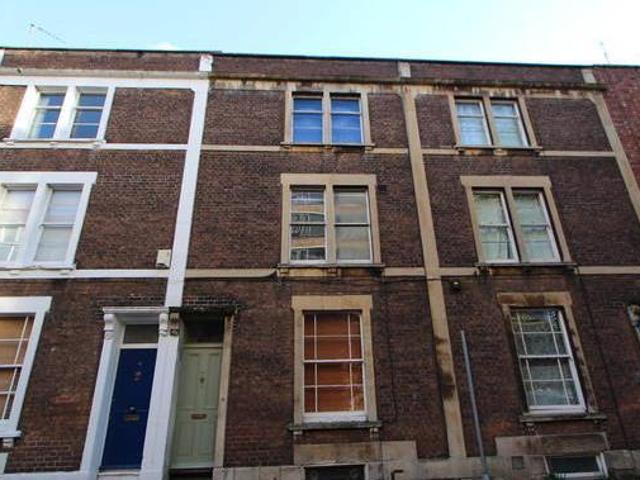 6 bedroom terraced house for rent in Clarence Place Cotham BS2