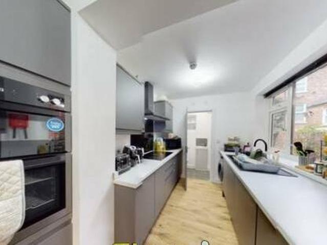 6 bedroom terraced house for rent in Claypole Road Radford Nottingham NG7
