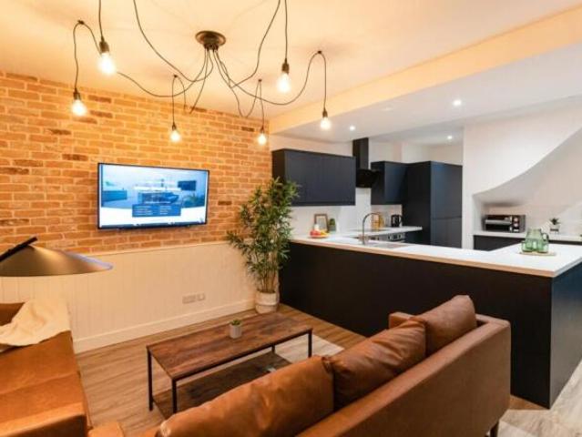 6 bedroom terraced house for rent in Cleveland Road, Southsea, Hampshire, PO5